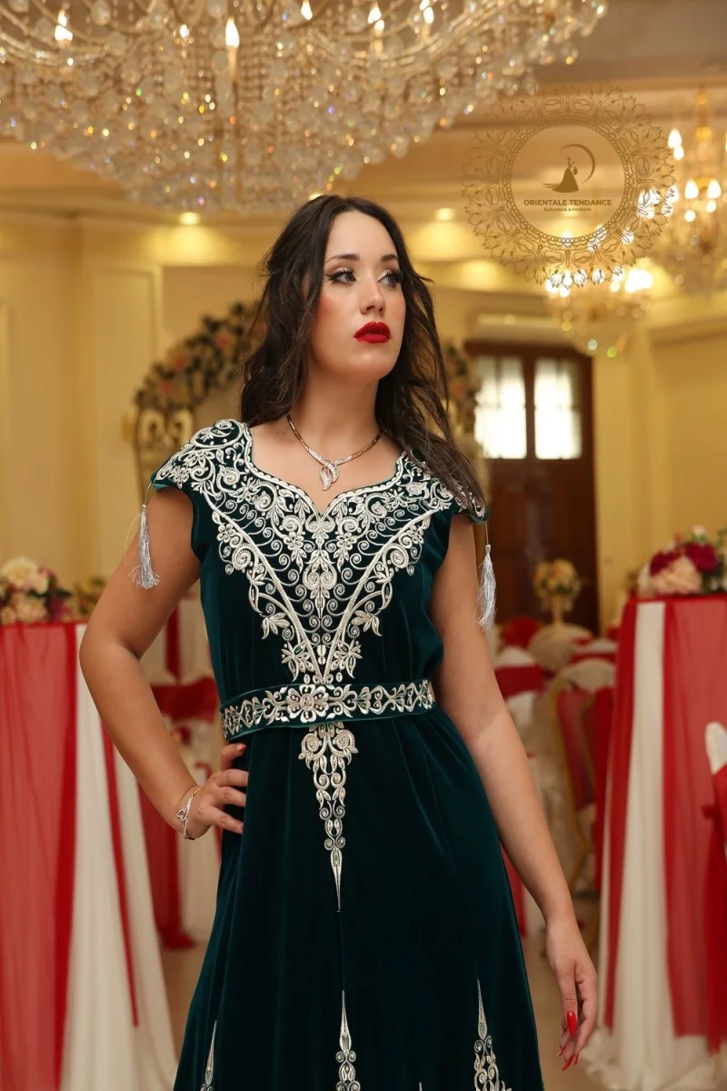 Algerian dress straight cut.