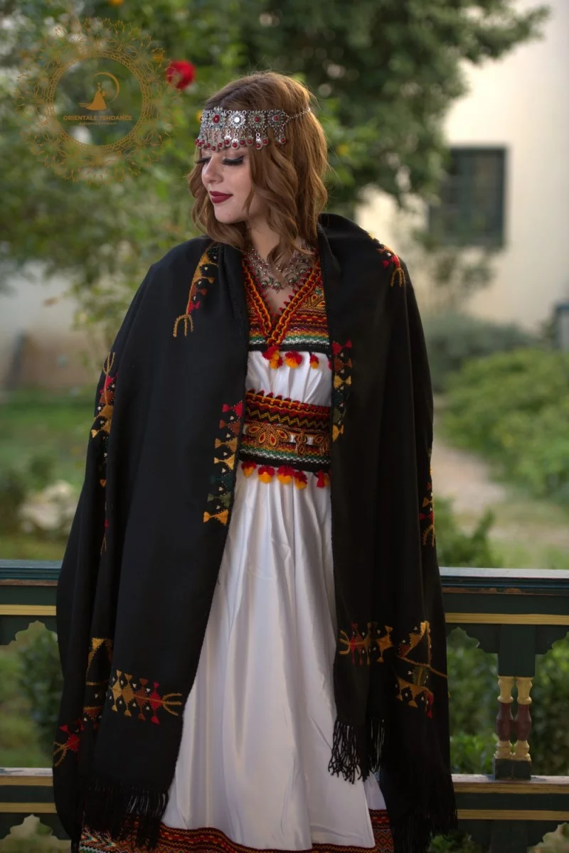 Distinguished and refined shawl