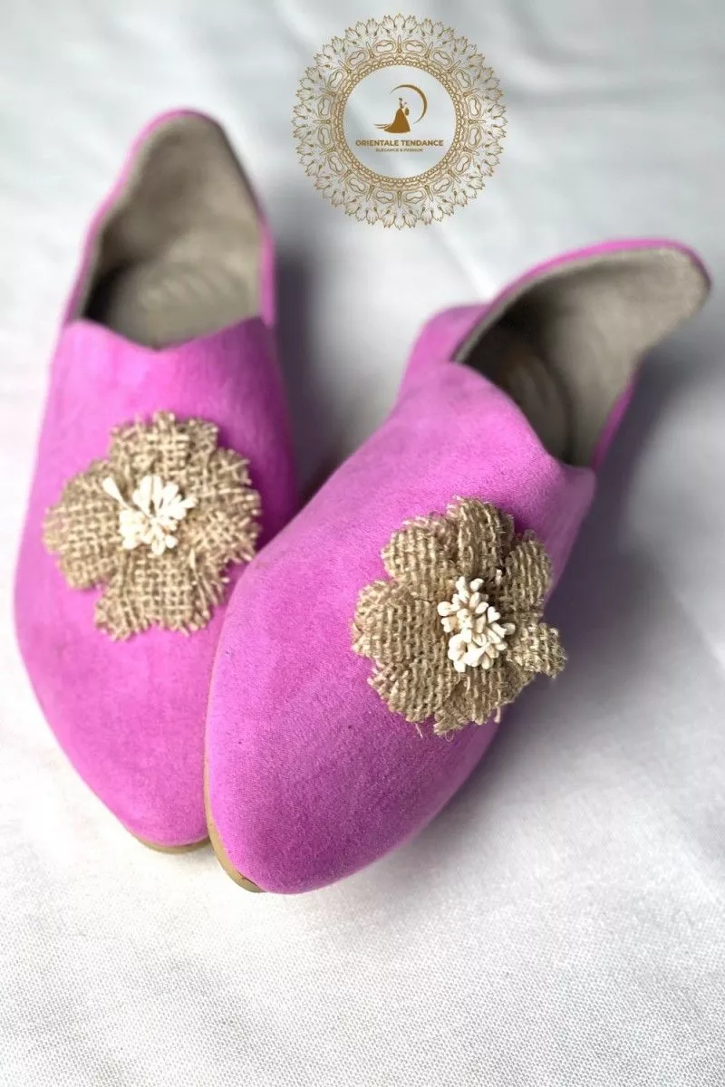 Trendy and elegant girls' slippers