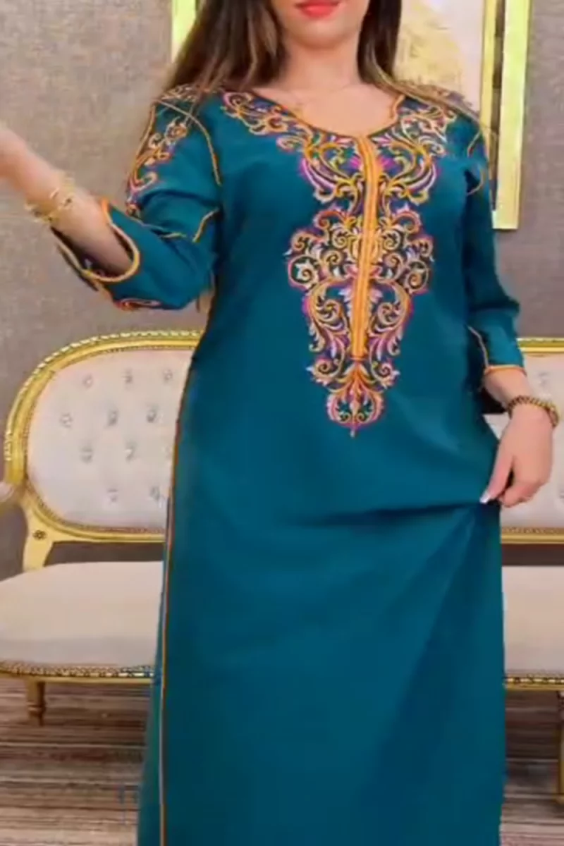 Gandoura Marocaine brodée " Robe spéciale AID " en satin.