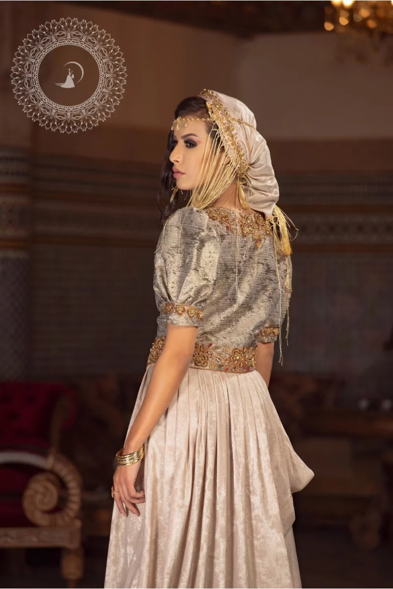 Modern Karakou with accessories.